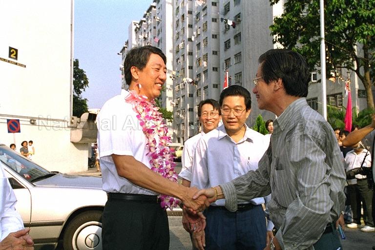 Rear Admiral Teo Chee Hean being welcomed by official during