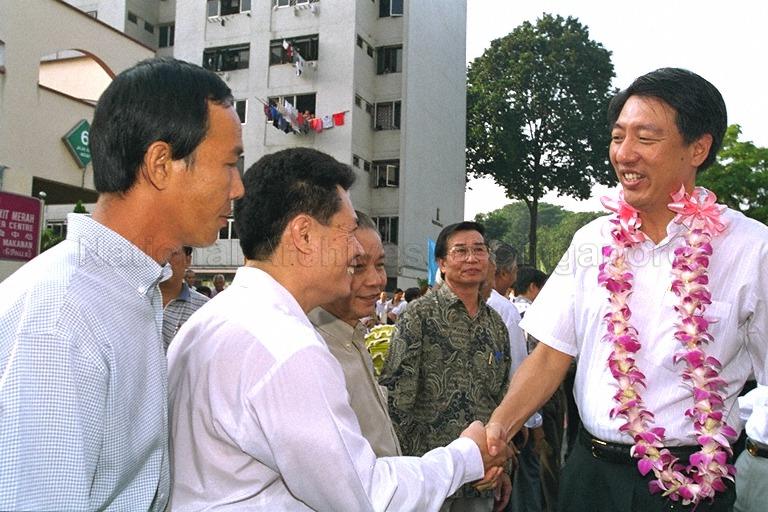 Rear Admiral Teo Chee Hean being welcomed by officials