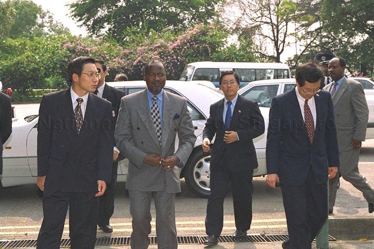 Visit by President of Mozambique Joaquim Alberto Chissano 26