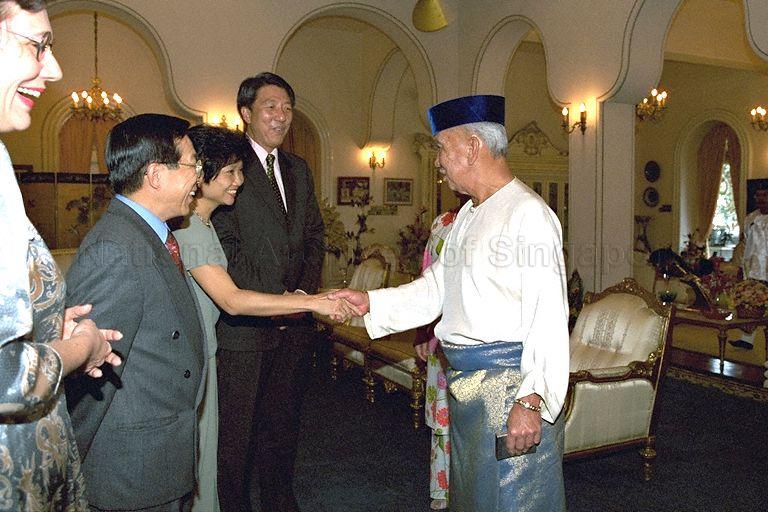 Sultan Mahmood Iskandar of Johor welcoming Minister for