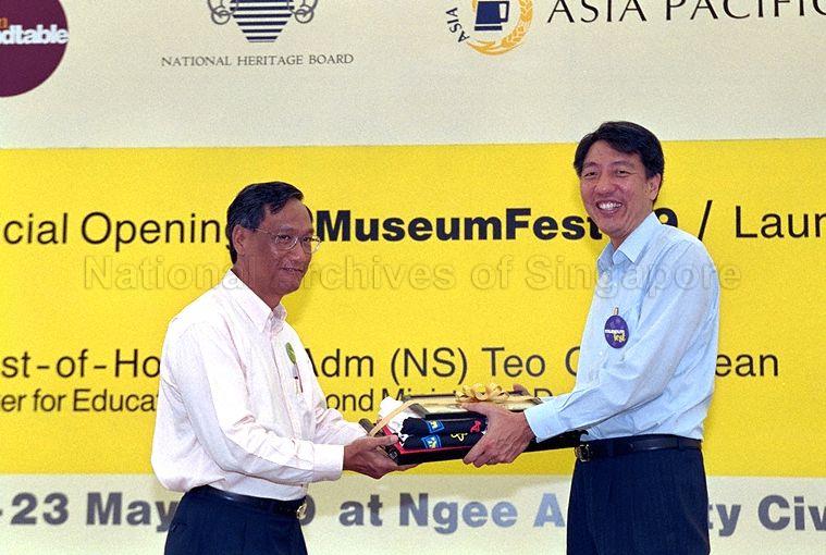Chairman of National Heritage Board Lim Chee Onn (left)