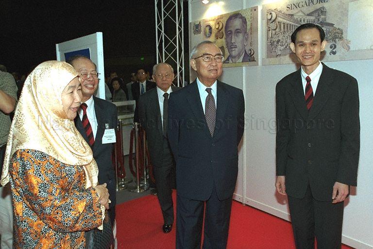 Minister for Finance Dr Richard Hu Tsu Tau (centre) with