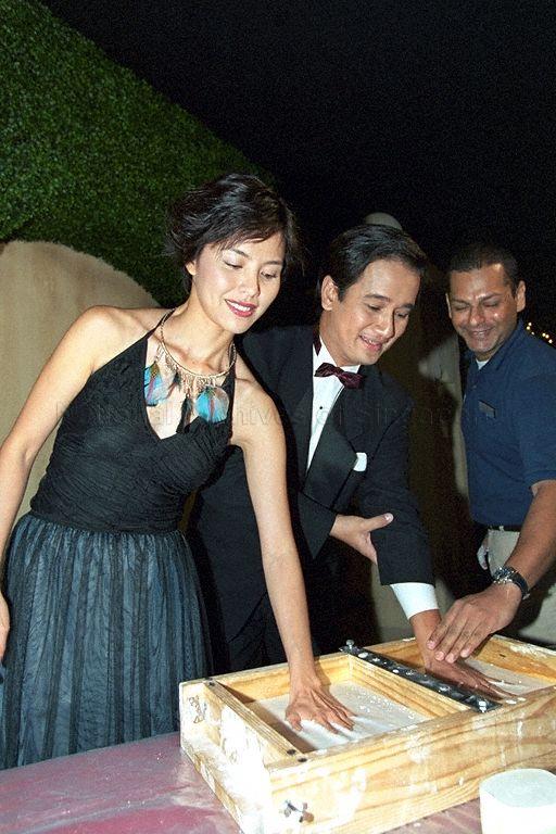 Entertainer Gurmit Singh (right) has impression of his palm