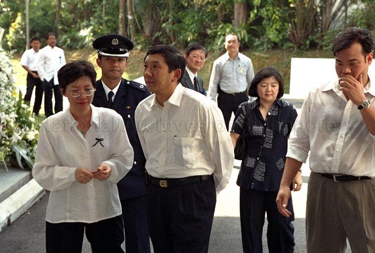 Commissioner of Singapore Police Khoo Boon Hui (centre)