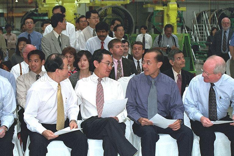 (From right) Chairman of Singapore Aero-Engine Service Pte