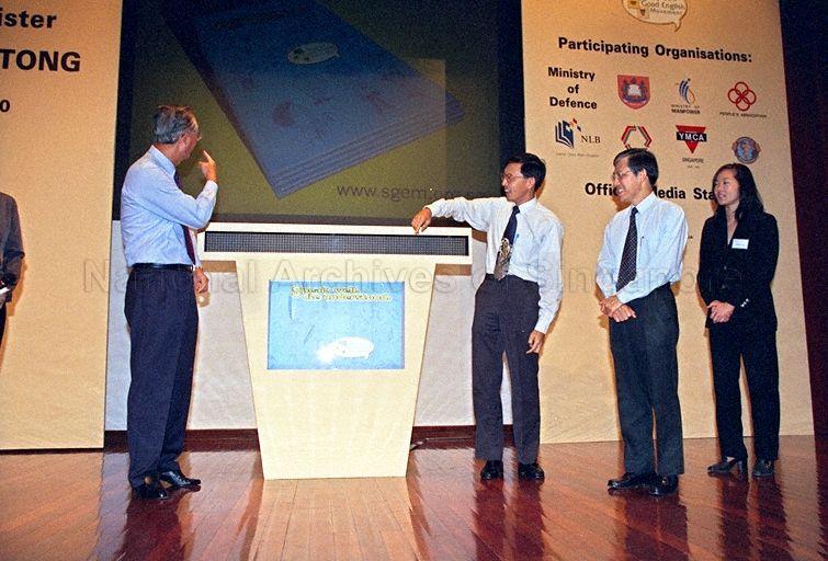 Prime Minister Goh Chok Tong launching the Speak Good