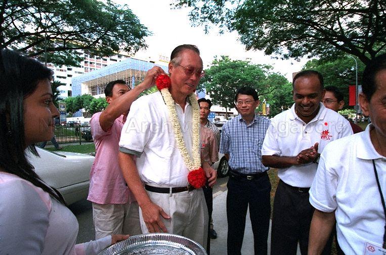 Prime Minister Goh Chok Tong arriving for a half-day visit