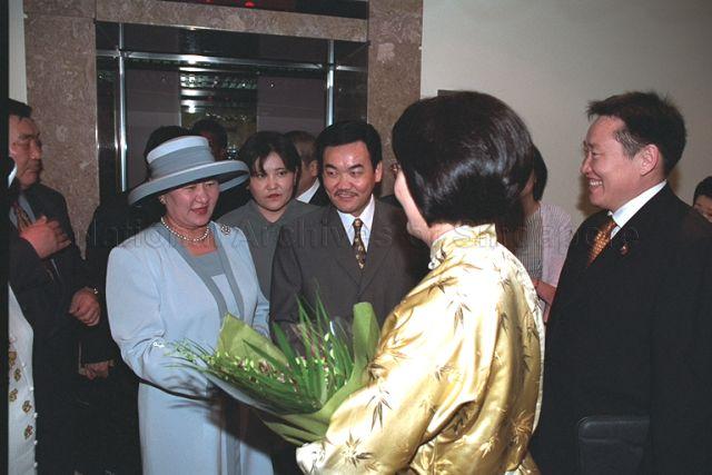 Taken at: Arrival of Mongolian President Natsagiin Bagabandi