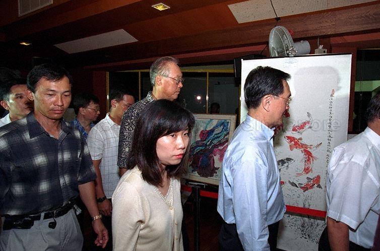 Prime Minister Goh Chok Tong (back row third from right) and