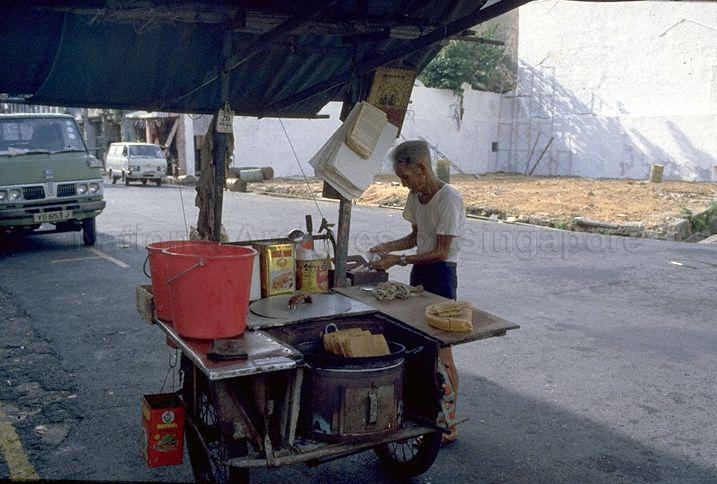 MOBILE FOOD STALL ALONG CARPENTER ROAD.