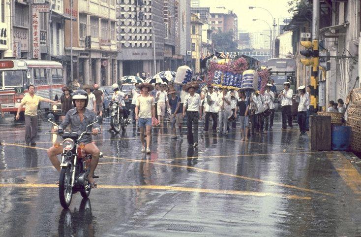 The funeral procession is travelling along New Bridge Road.
