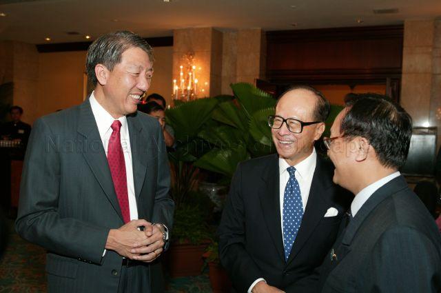 Minister for Defence Rear Admiral Teo Chee Hean (left) with