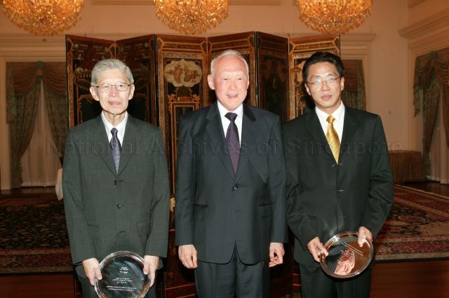 Group photograph of Senior Minister Lee Kuan Yew with