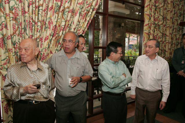 Minister for National Development Mah Bow Tan (second from