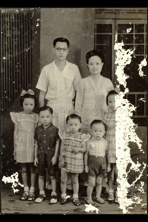 FAMILY PHOTOGRAPH OF MR AND MRS LIM KIM SAN WITH THEIR