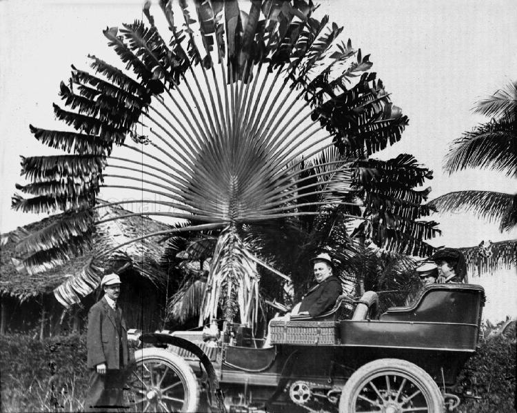 Charles Jasper Glidden's motor car, a British Napier, parked