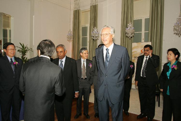Guest-of-Honour Senior Minister Goh Chok Tong with Members