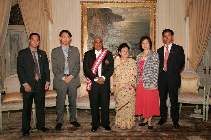 Group photograph of President and Mrs S R Nathan, who are on