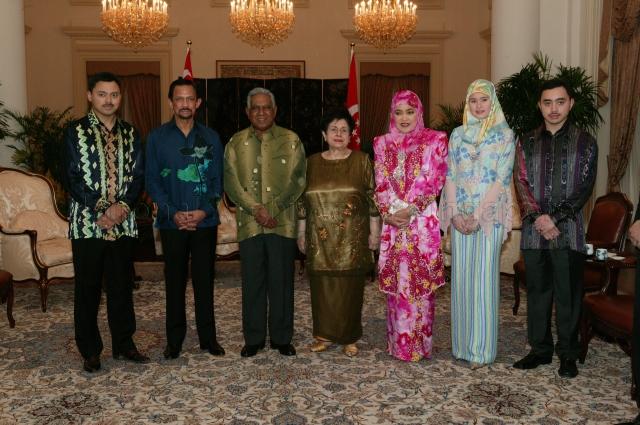 Group photograph of (from left) Crown Prince Al-muhtadee