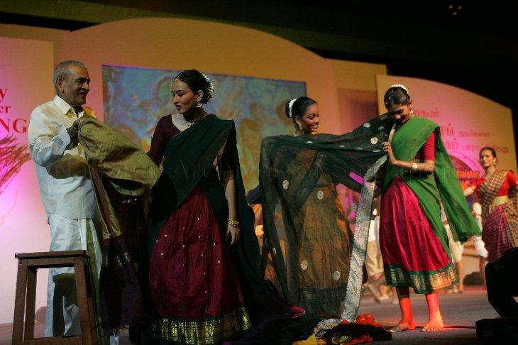 Cultural performance during the Indian community tribute