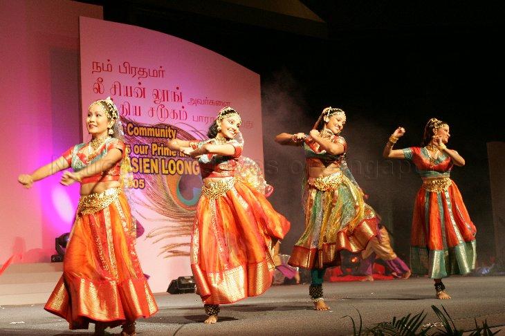 Indian dance performance during the Indian community tribute