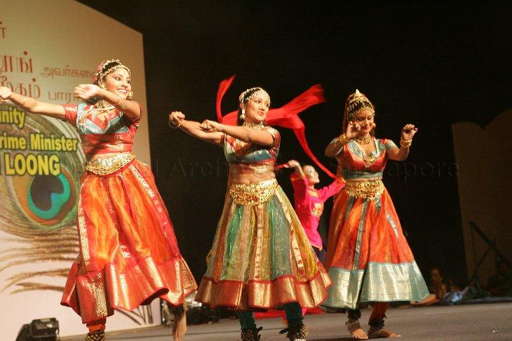 Indian dance performance during the Indian community tribute