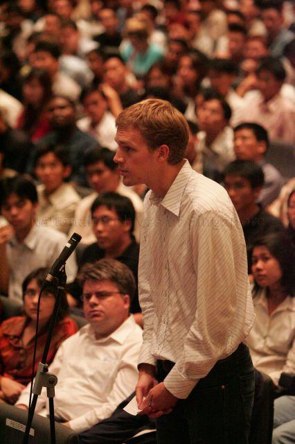 Carl Olen, Swedish student studying at National University