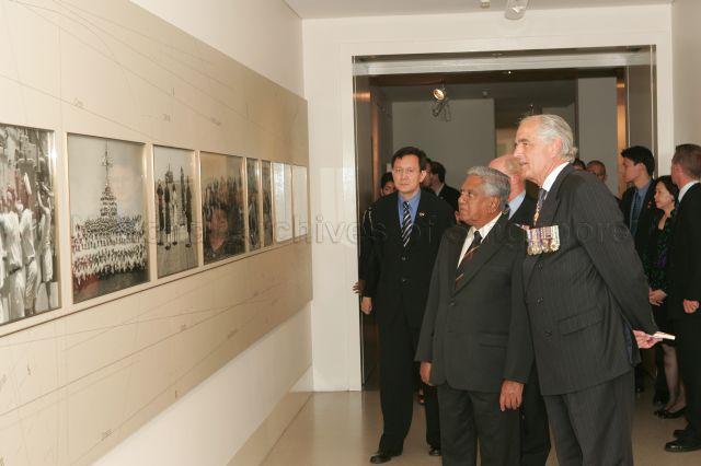 President S R Nathan viewing photographs of the World War