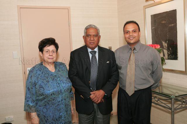 Group photograph of President and Mrs S R Nathan with member