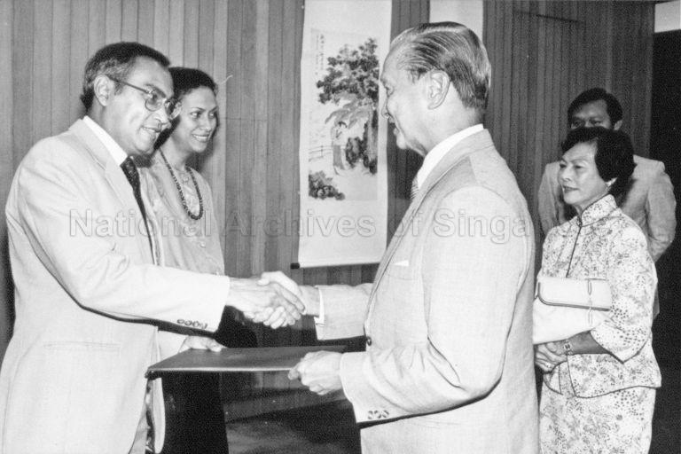 SINGAPORE AMBASSADOR TO INDONESIA BARRY DESKER (LEFT)
