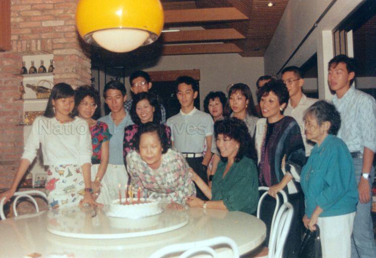 GROUP PHOTOGRAPH OF MRS ONG, WIFE OF SECOND DEPUTY PRIME