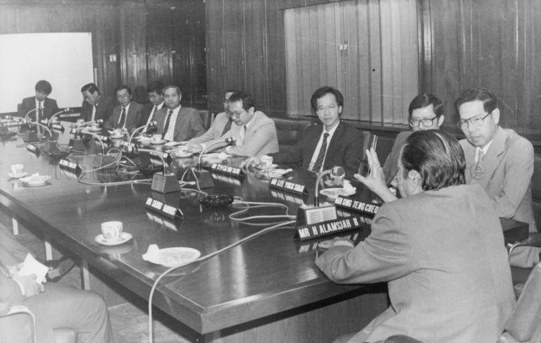 SECOND DEPUTY PRIME MINISTER ONG TENG CHEONG (2ND RIGHT) AND