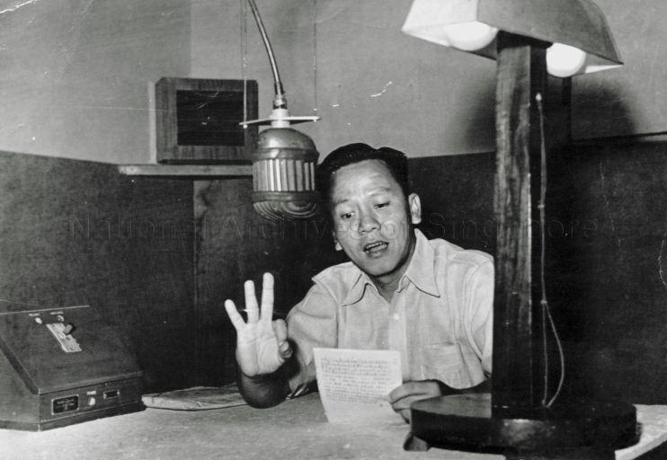 LEE DAI SOH DOING HIS PROGRAMME "TAN TIAN SHUO DI"