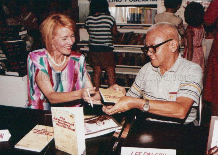 LEE DAI SOH'S AUTOGRAPHY SESSION AT THE LAUNCH OF HIS