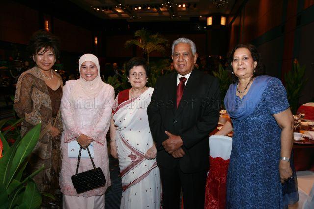 President and Mrs S R Nathan posing for photographs with