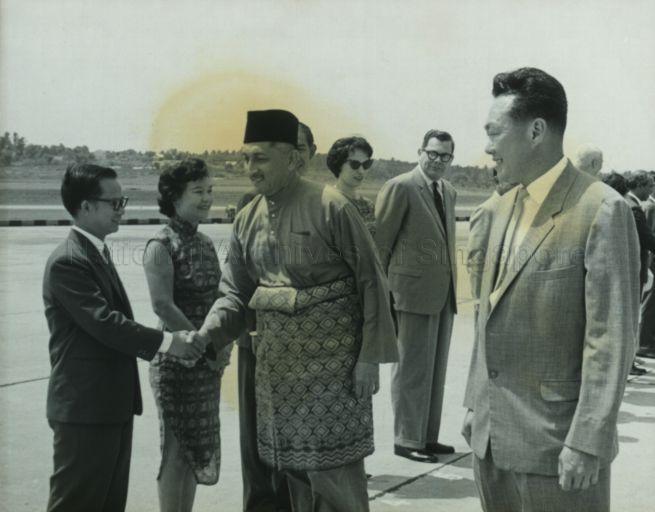 Deputy Prime Minister Dr Toh Chin Chye wishing Yang Di-