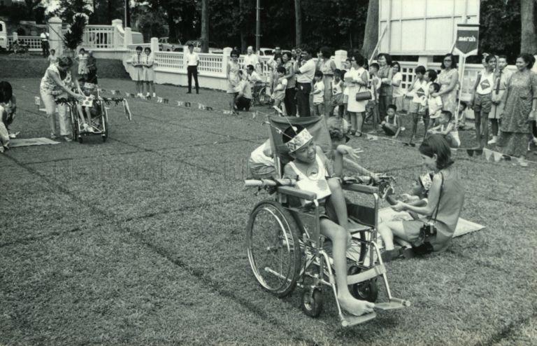 Participants with "moon helmet" competing in the lunar race
