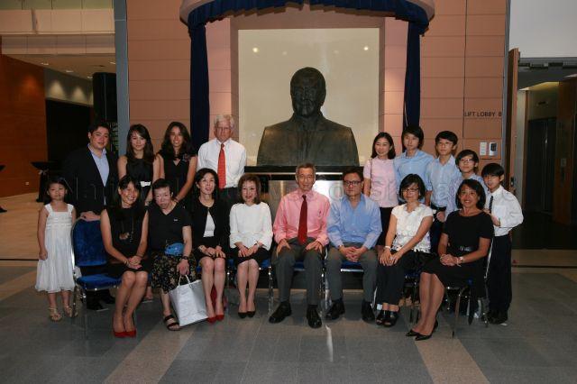 Prime Minister Lee Hsien Loong, Dr Lee Wei Ling (seated,