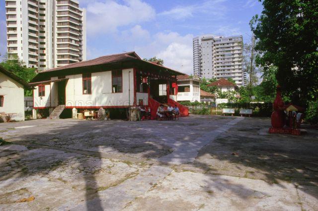 Chee Tong Temple at its former location in Bukit Timah.
