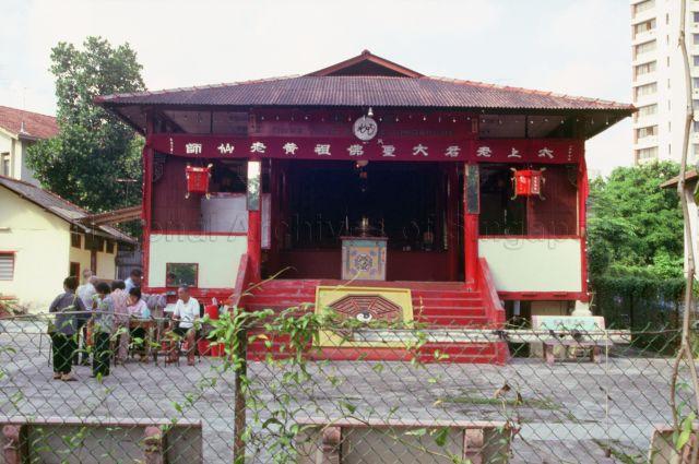 Chee Tong Temple at its former location in Bukit Timah.