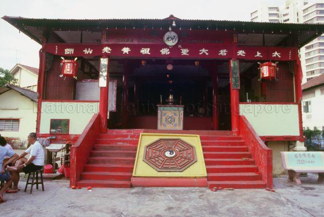 Chee Tong Temple at its former location in Bukit Timah.