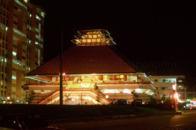 Chee Tong Temple in Hougang at night.