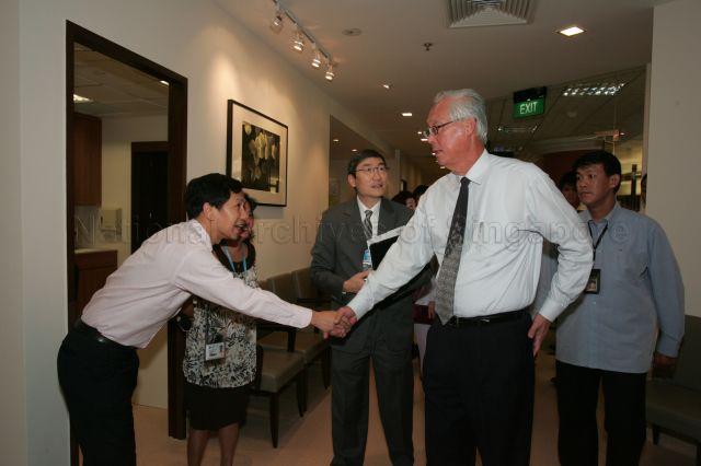 Senior Minister Goh Chok Tong touring National University