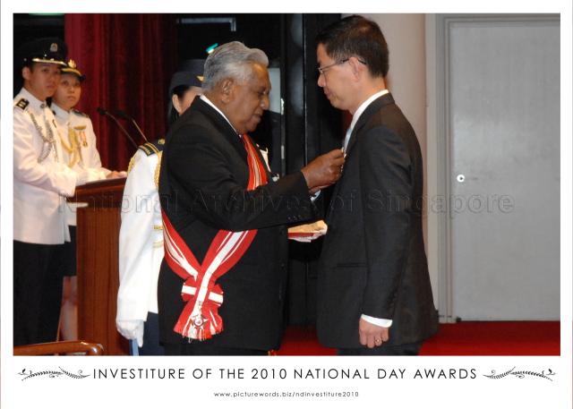 President S R Nathan presenting the Meritorious Service