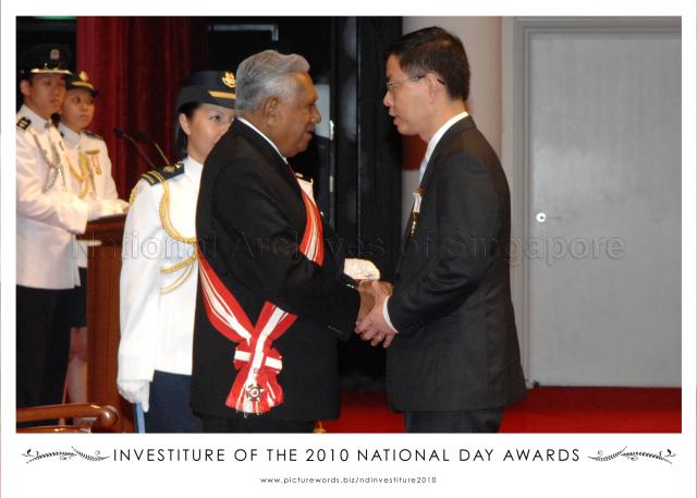 President S R Nathan presenting the Meritorious Service