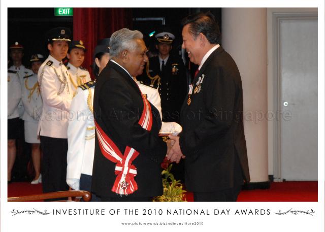 President S R Nathan presenting the Meritorious Service
