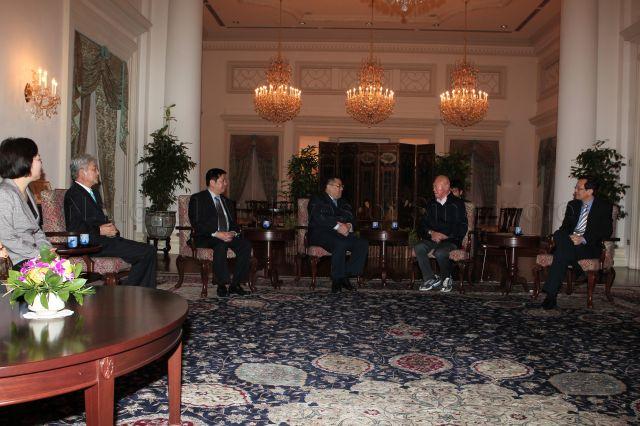 Delegation led by Macau's Chief Executive Fernando Chui Sai