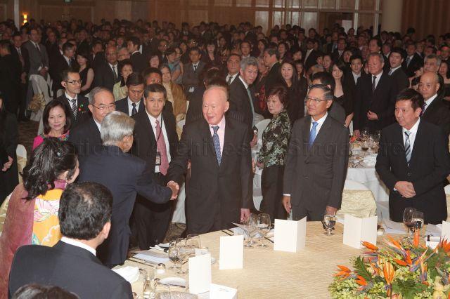 Minister Mentor Lee Kuan Yew being greeted at the VIP table