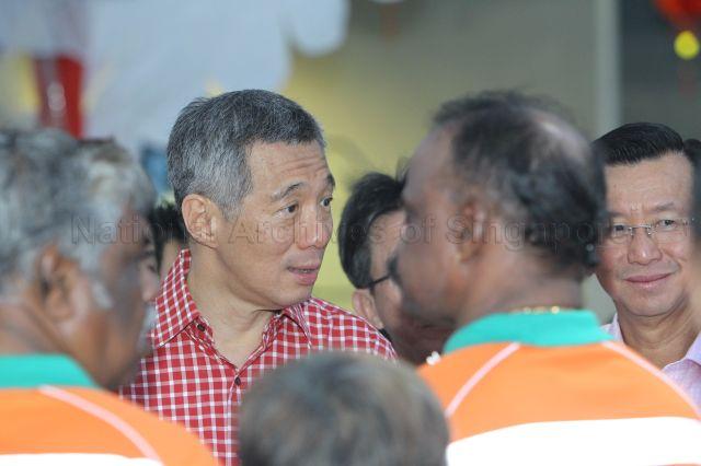 Prime Minister Lee Hsien Loong interacting with SembWaste