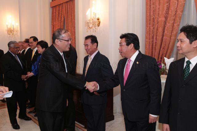 President Benigno S Aquino greeting guest during state